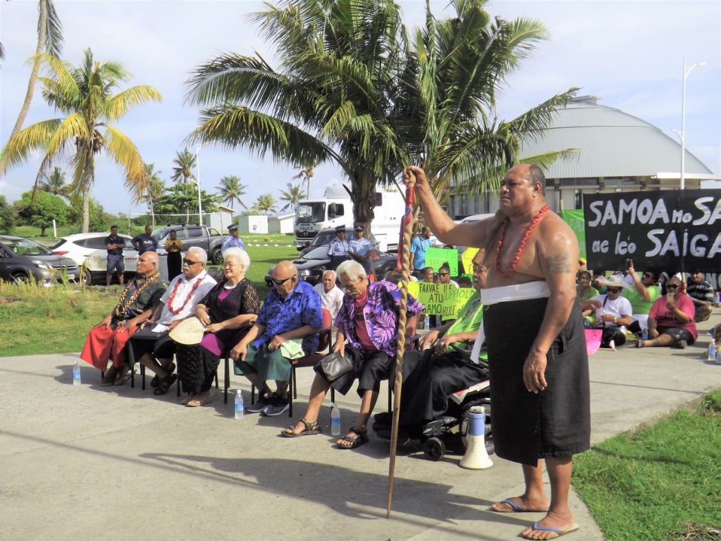 Protesters make presence felt over controversial bills in Samoa | RNZ News
