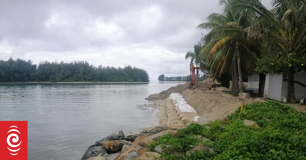 Cook Islands group rebuilding eroded coastline | RNZ News