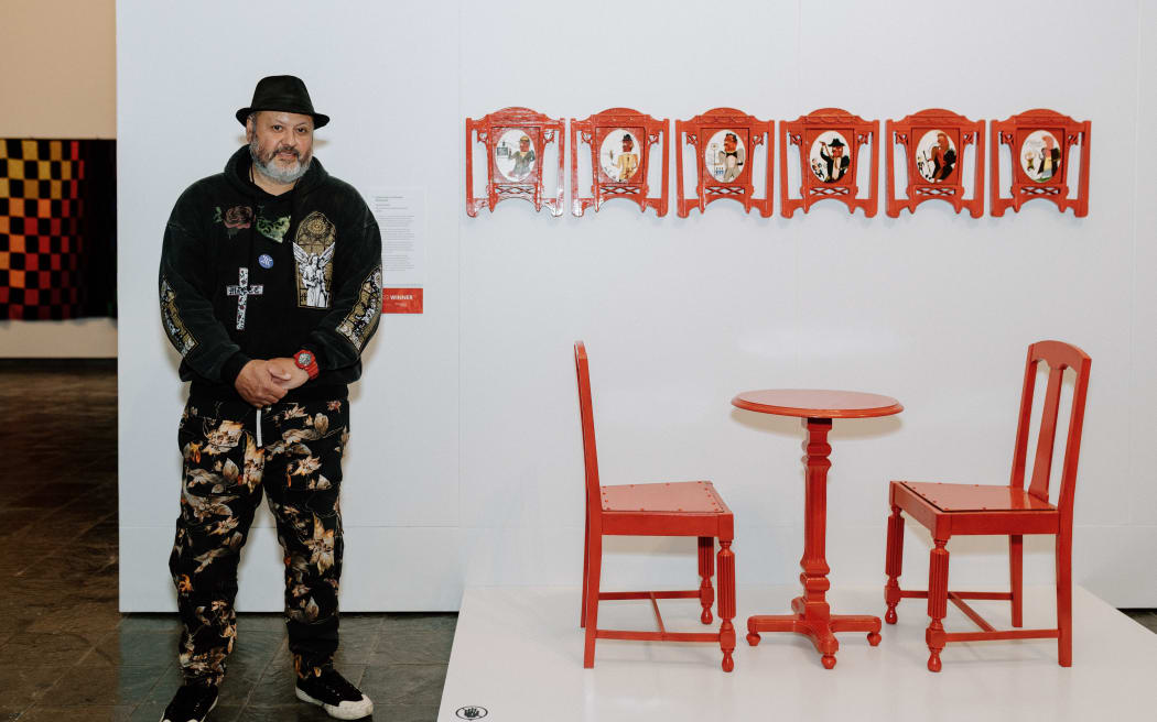 Tawhai Rickard wins National Contemporary Art Award | RNZ News