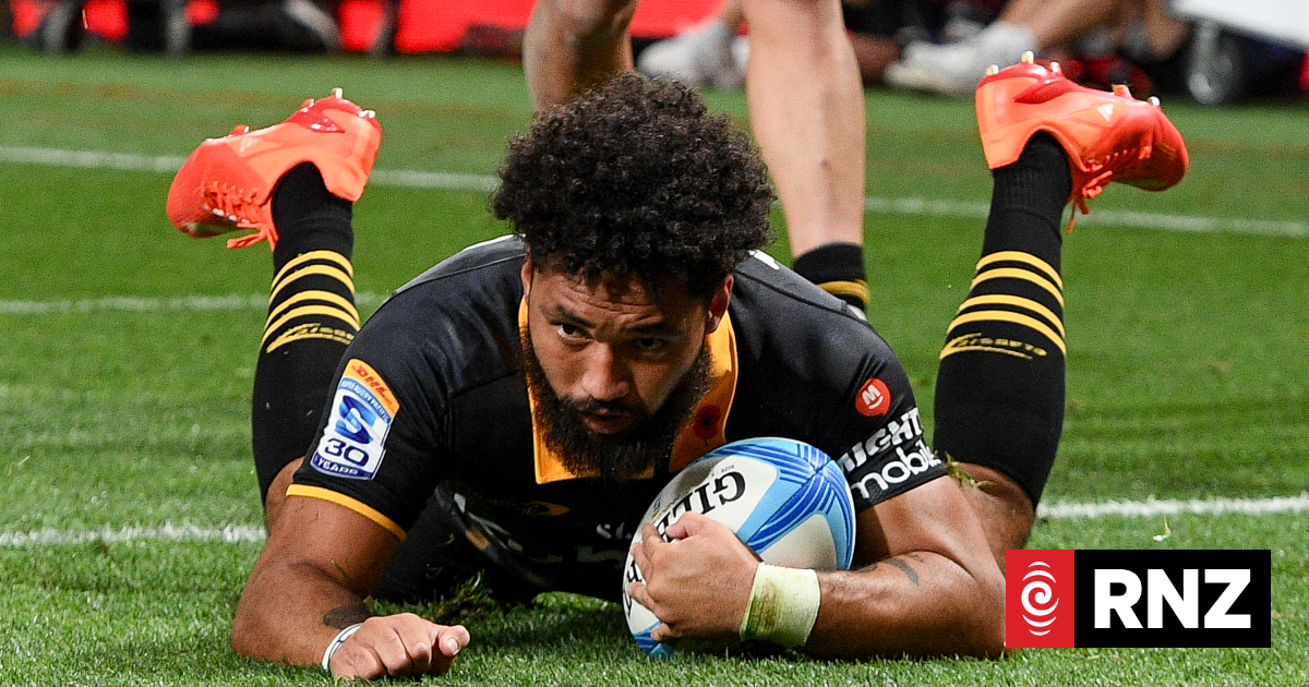 'Can you chip in?': coach's cheeky plea to keep Fineanganofo in country ...