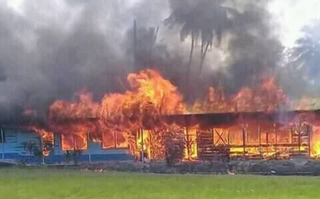 Fire destroys school in Samoa | RNZ News