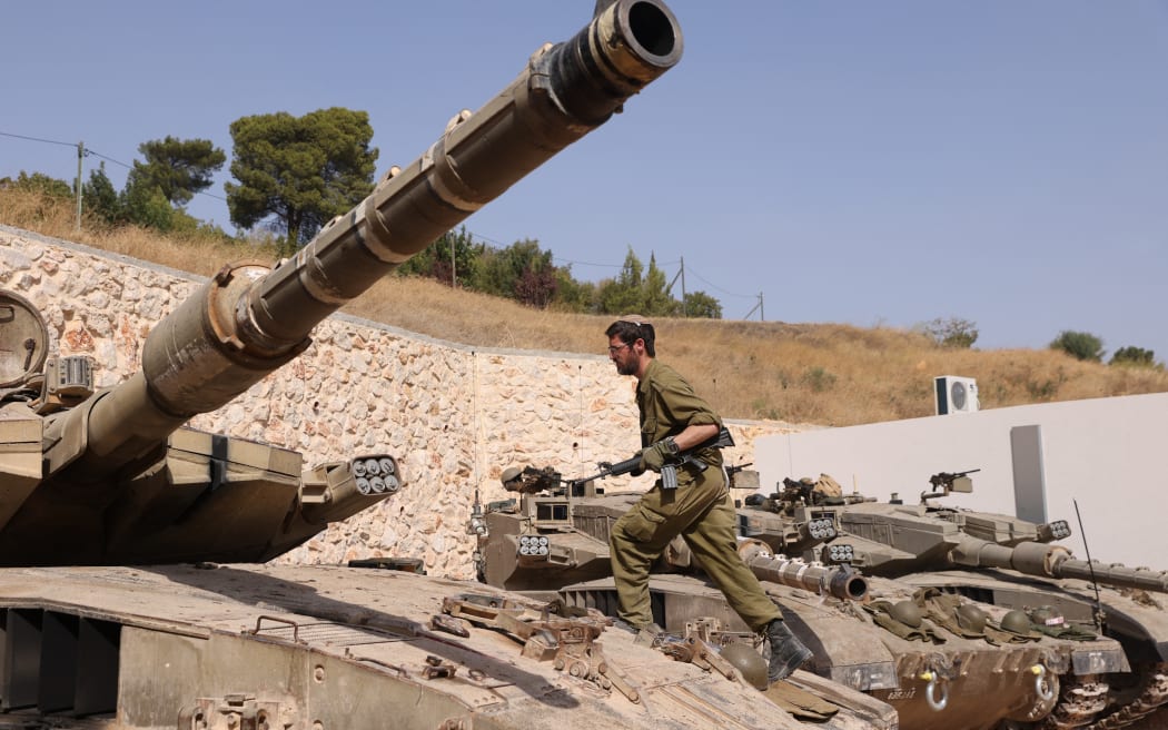 Israeli soldiers on northern border dig in and wait as tensions mount ...