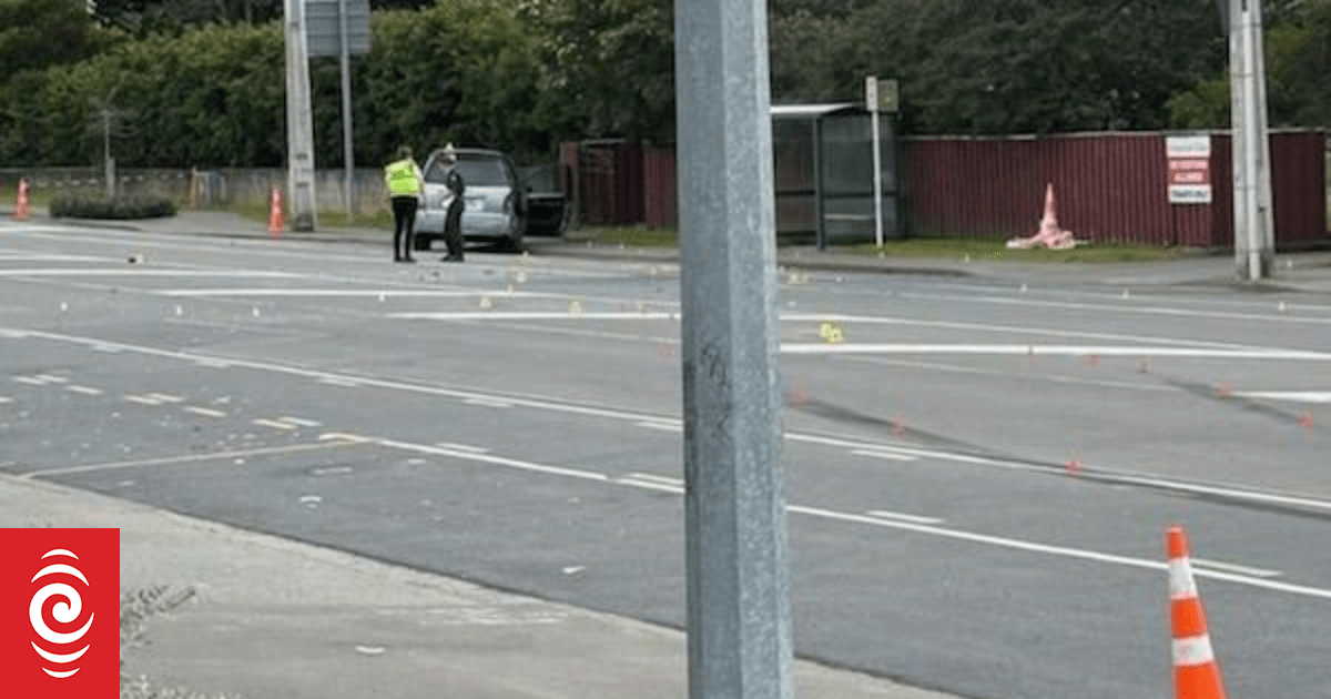 Three hurt, road closed after 'serious incident' in Hastings | RNZ News