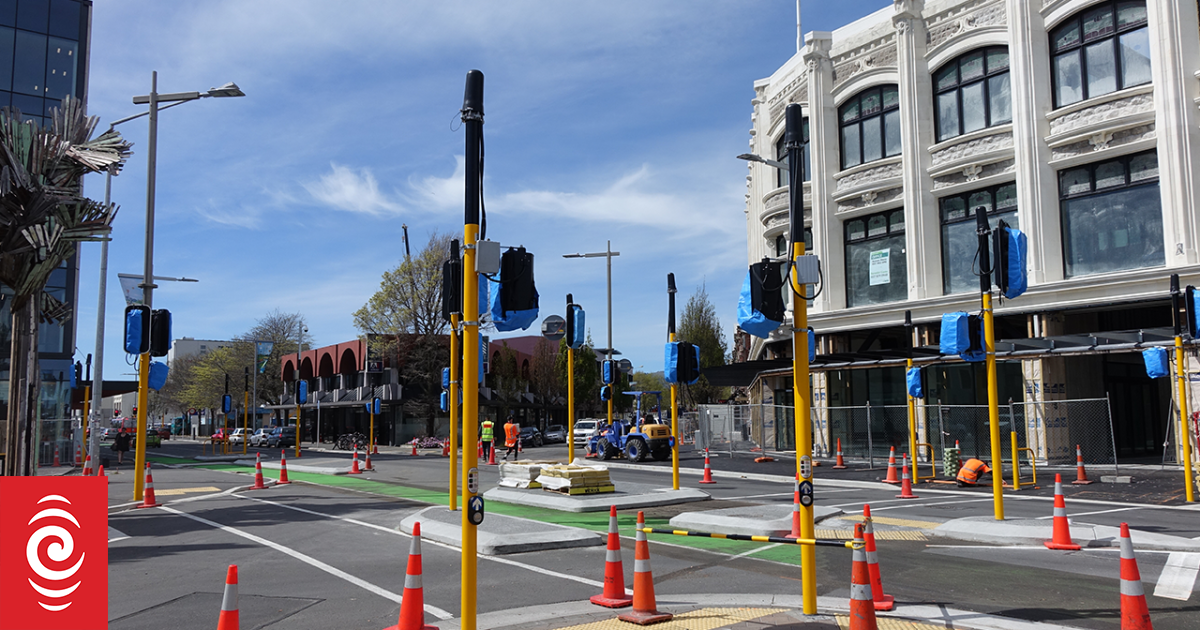 18 traffic lights fitted out at CHCH intersection | RNZ