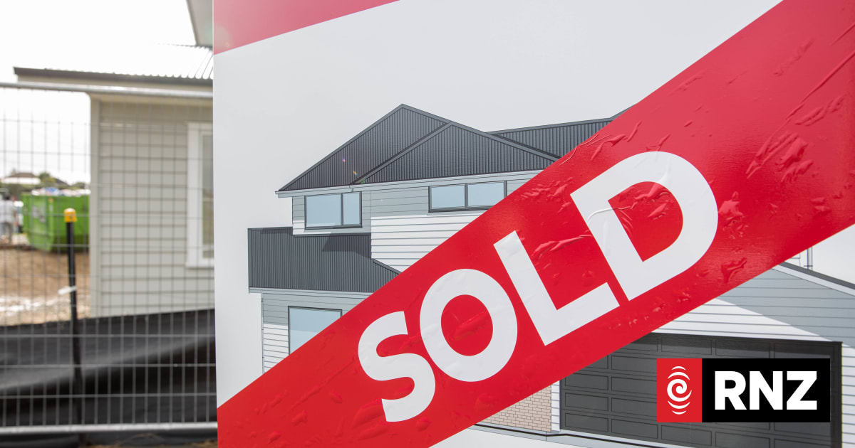 How to buy a first home with friends and family | RNZ