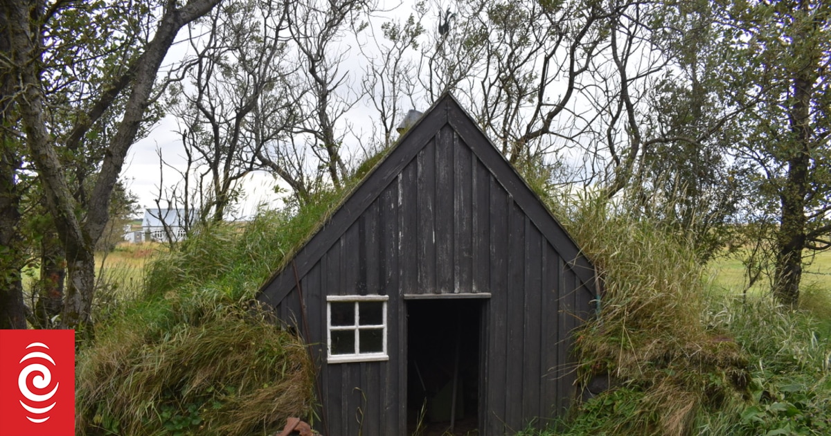 Songs of the turf | RNZ