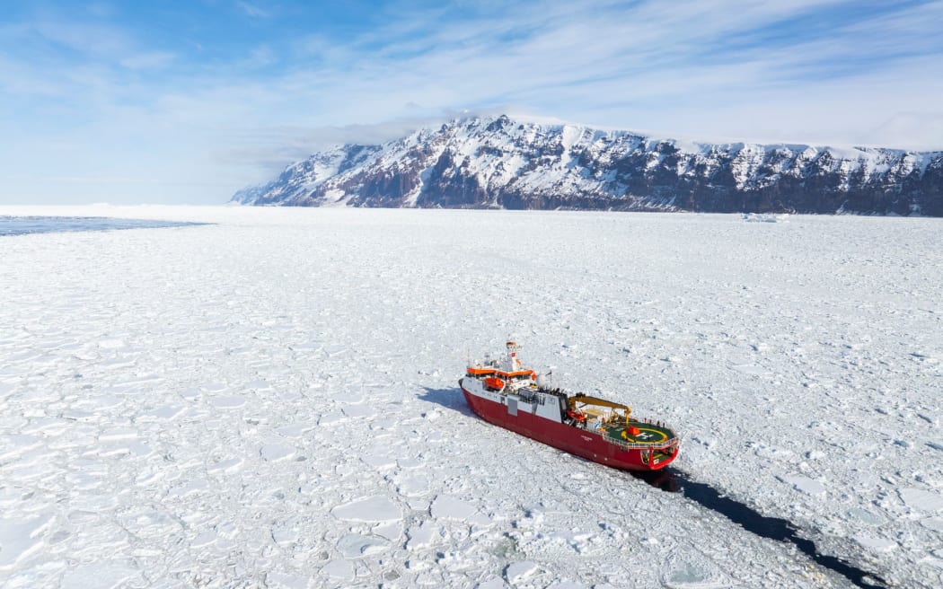 Signs found of worryingly fast Antarctic ice melt - New Zealand ...