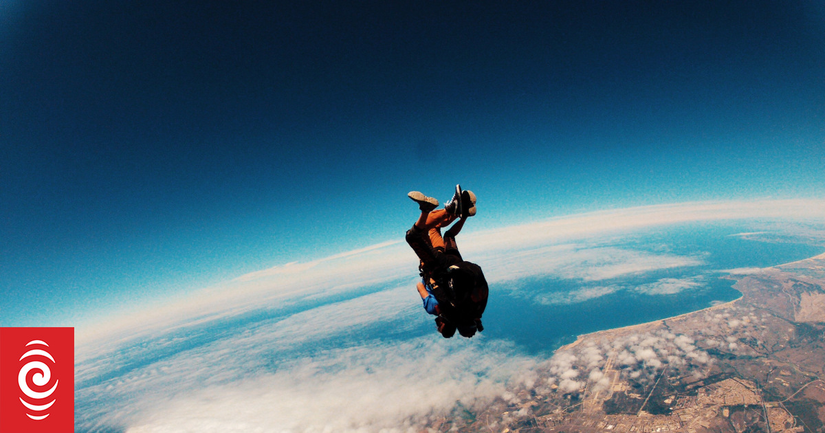 Kevin 'Cotty' Cottrell's 1981 skydiving record remains unbeaten | RNZ