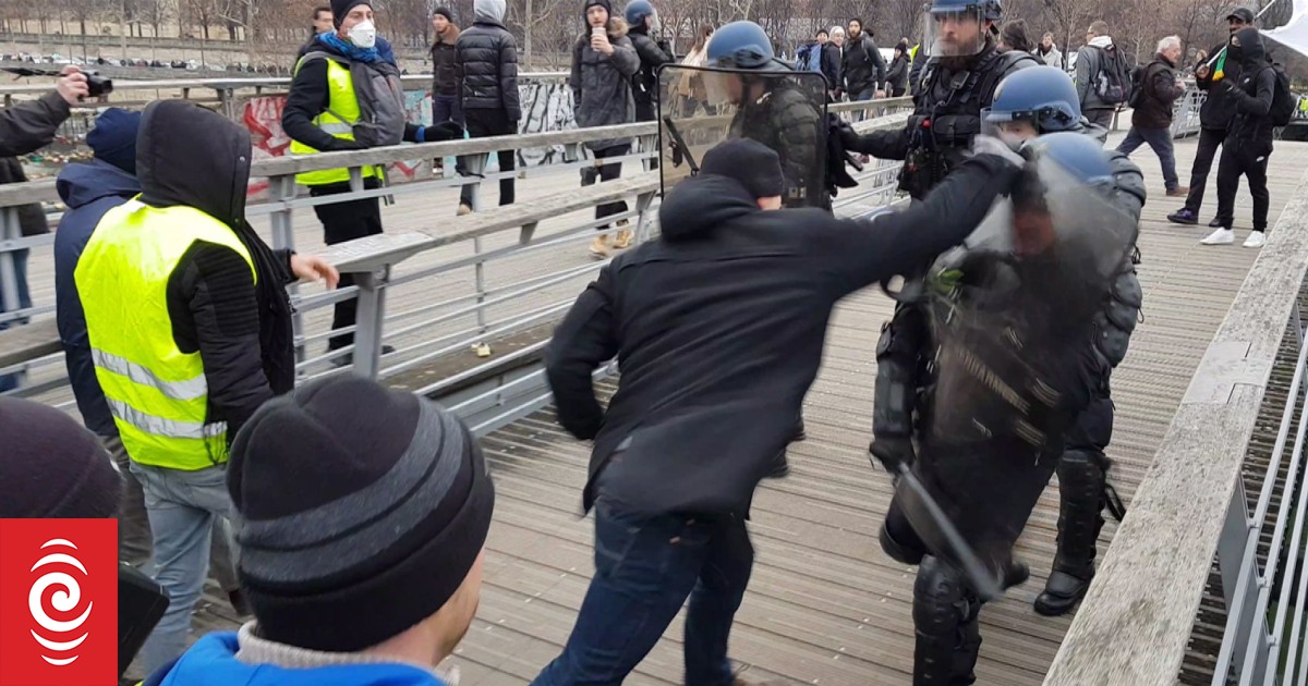 Boxer surrenders after clash with riot police in Paris | RNZ News