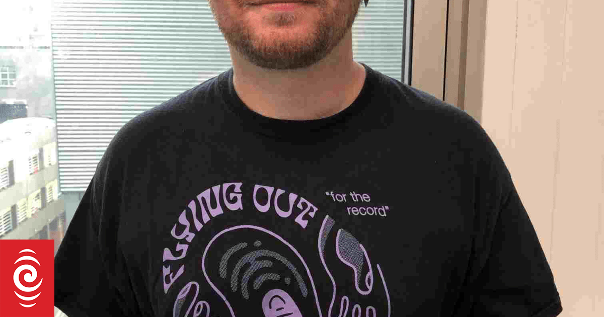 Wellington artist Daniel Vernon previews new comic collection | RNZ