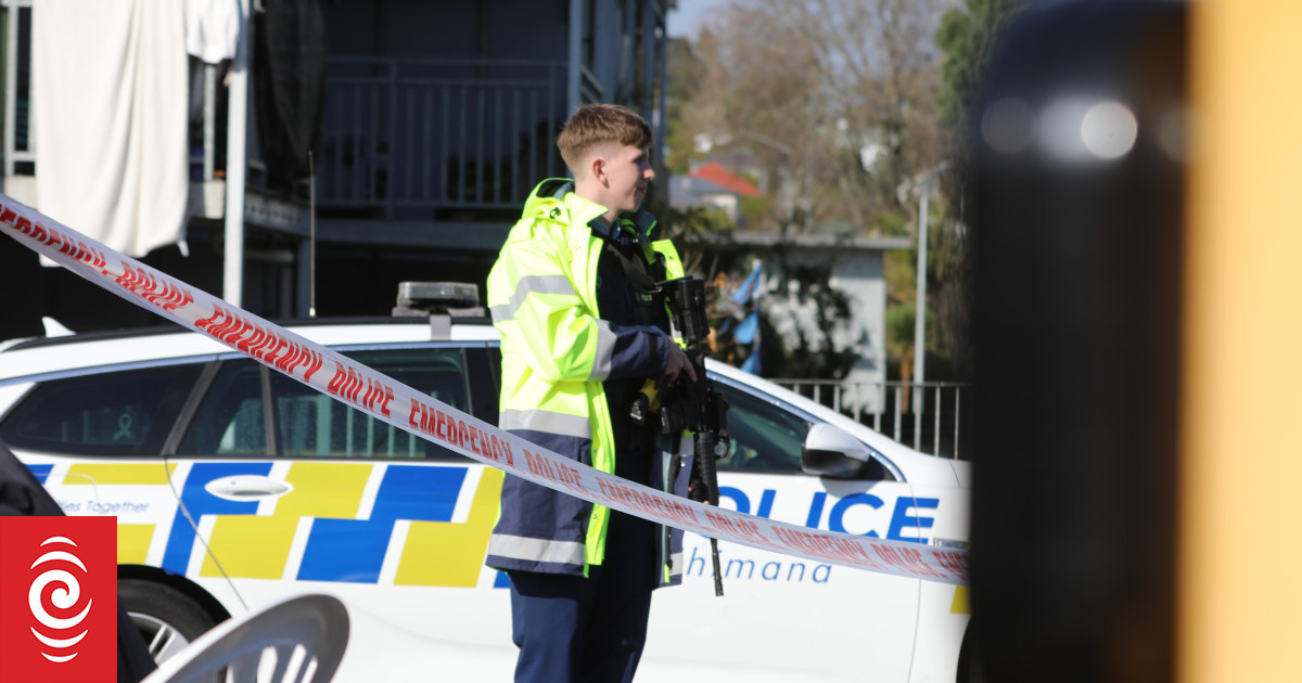 Grey Lynn shooting: Locals probed as police search continues | RNZ News