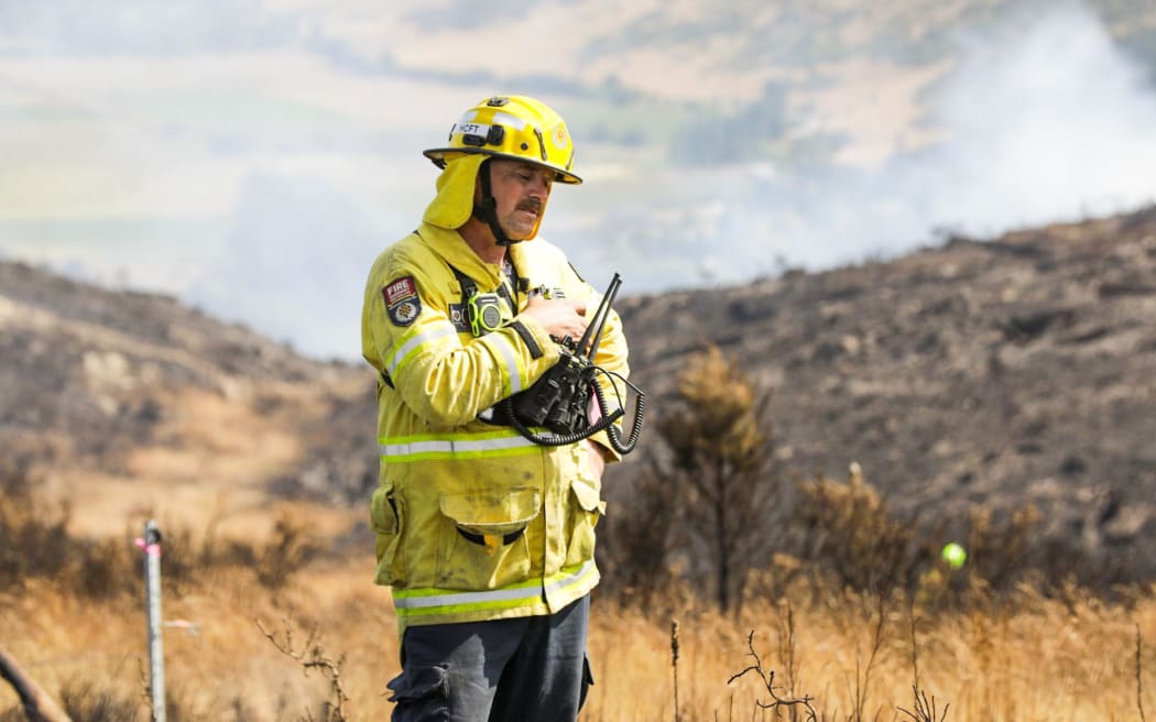 In pictures: Port Hills fire burns for third day | RNZ News