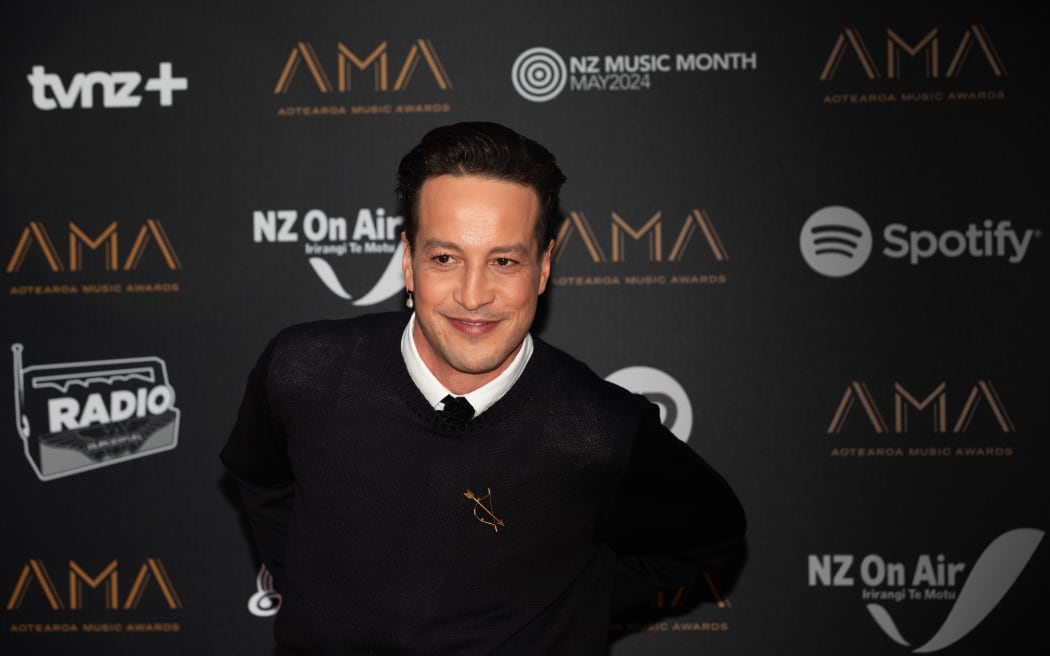 Marlon Williams' Aotearoa Music Awards trophy snaps in half | RNZ News