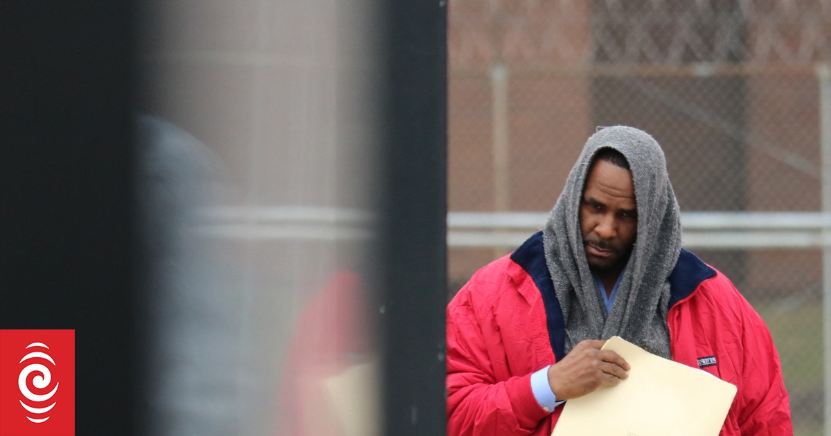 R. Kelly called a 'predator' as sex abuse trial begins | RNZ News