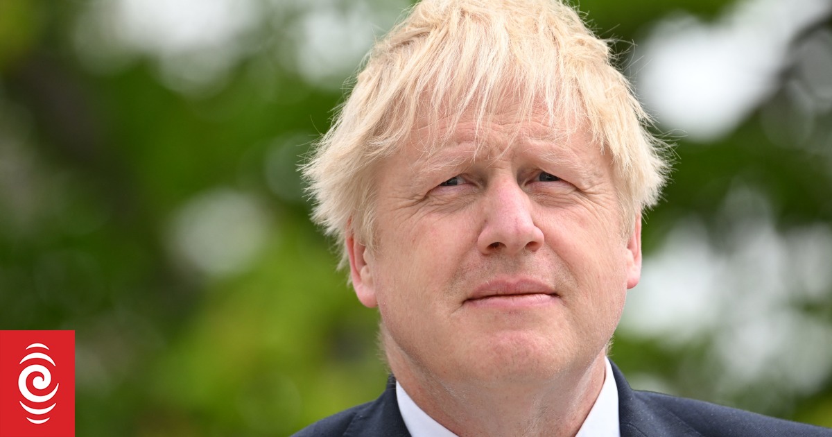 Boris Johnson flies back to Britain to attempt rapid comeback | RNZ News