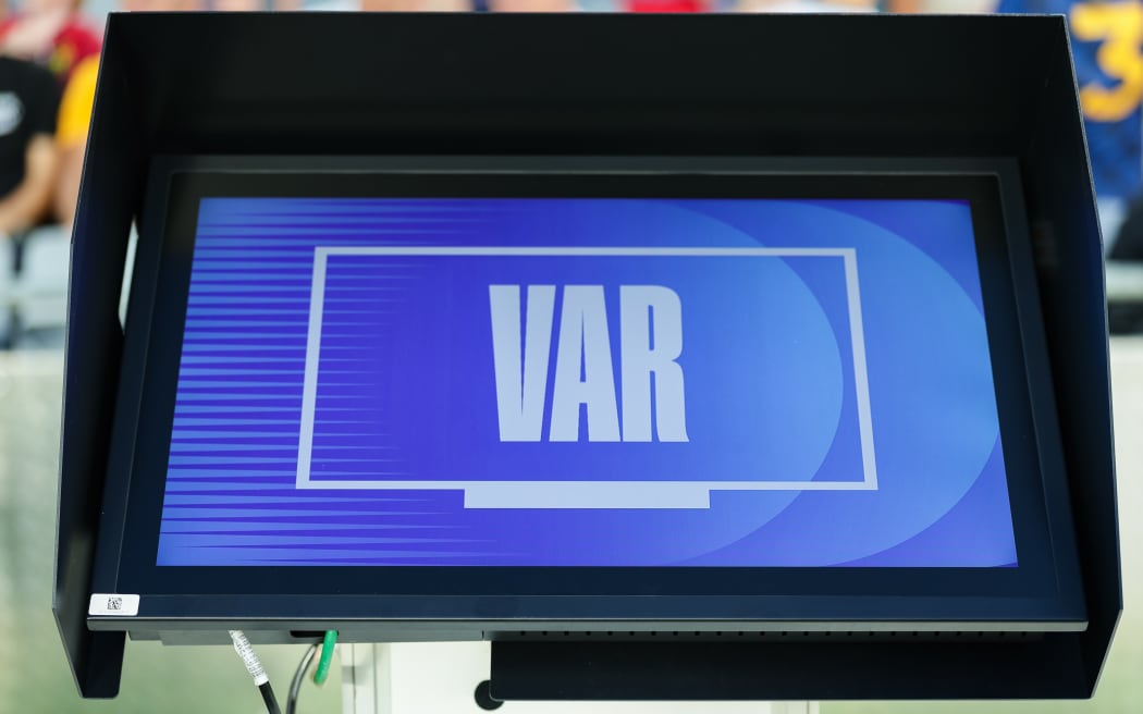 Over 75% of fans do not support VAR in Premier League | RNZ News