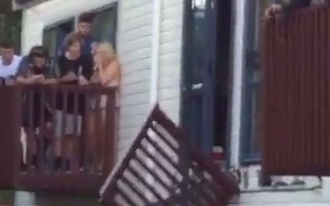 New video of balcony collapse concert | RNZ News