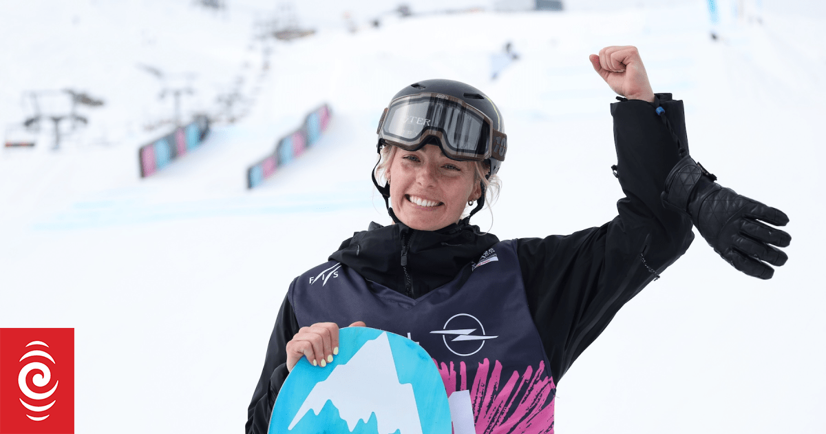 Zoi Sadowski-Synnott wins third snowboard world champs title | RNZ News