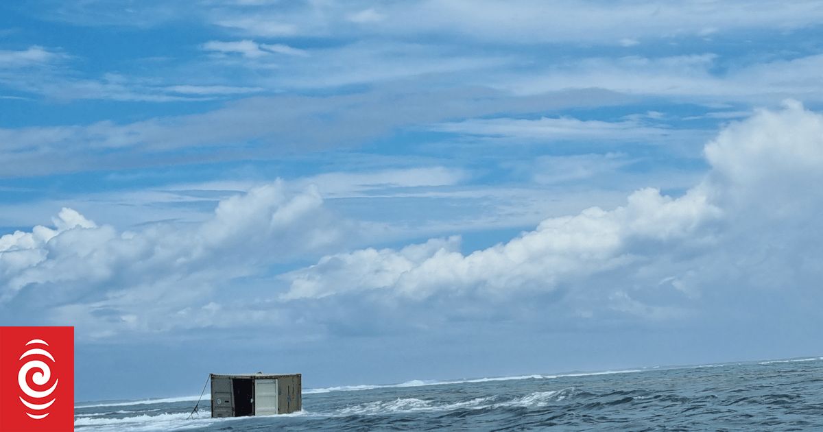 Manawanui containers removed from reef | RNZ News