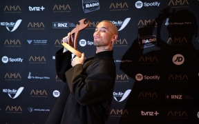Marlon Williams' Aotearoa Music Awards trophy snaps in half | RNZ News