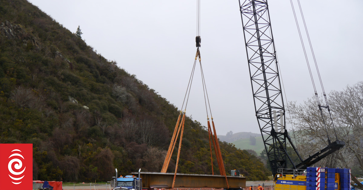 Two-lane bridge opens over the Clutha River | RNZ