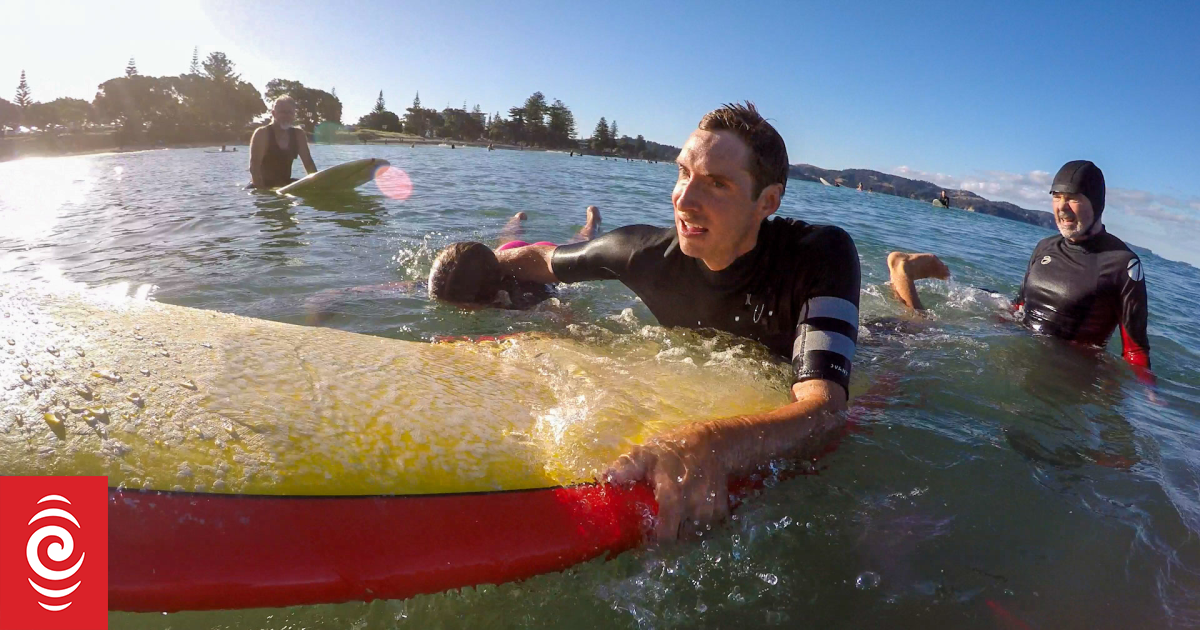 Free course teaches Kiwi surfers how to rescue swimmers in trouble ...