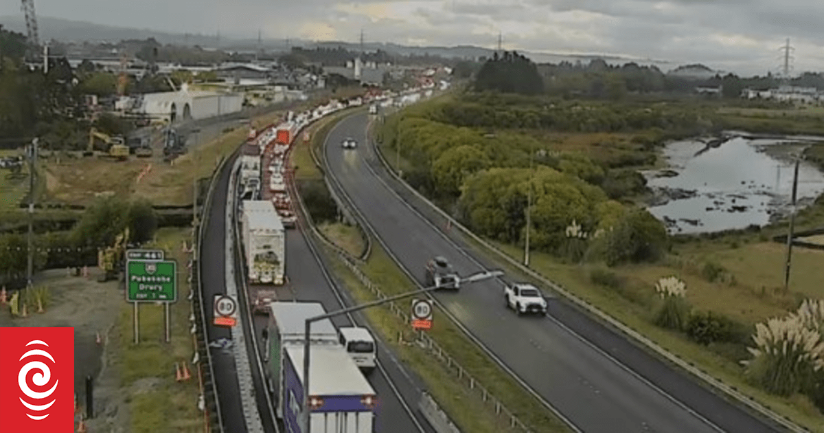 Crash causes delays on SH1 northbound at Drury | RNZ News