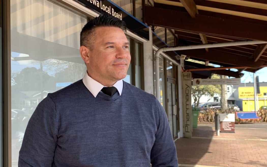 Auckland park to lose benches after divisive debate | RNZ News