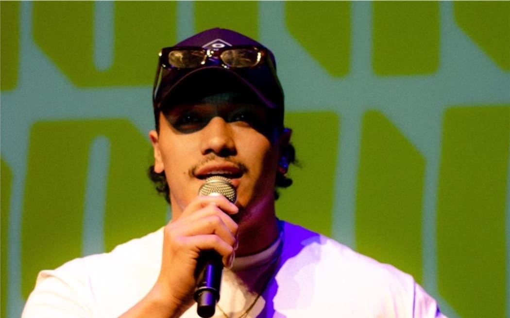 Pasifika creative uses songs to keep Samoan language alive | RNZ News