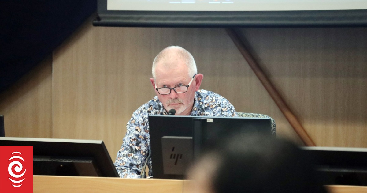 Invercargill mayor Nobby Clark at odds with council over blacking-out ...