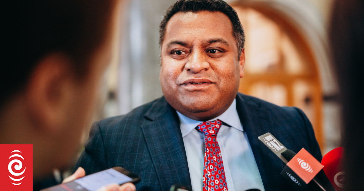 Government plans for RNZ and TVNZ remain up in the air | RNZ News