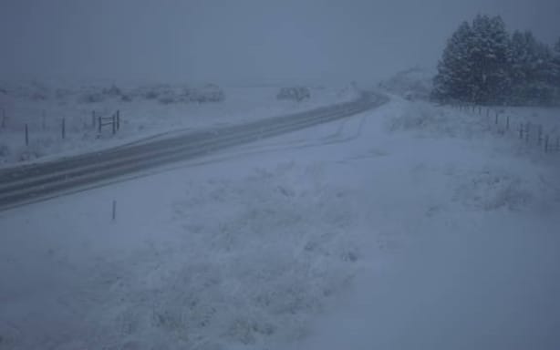 Weather: Motorists warned as snow, ice threaten South Island roads | RNZ