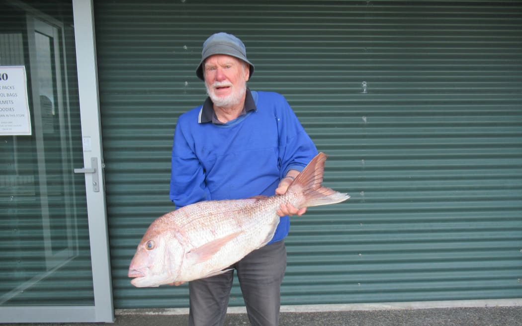 Fishers flood Taranaki aiming for a big catch | RNZ News