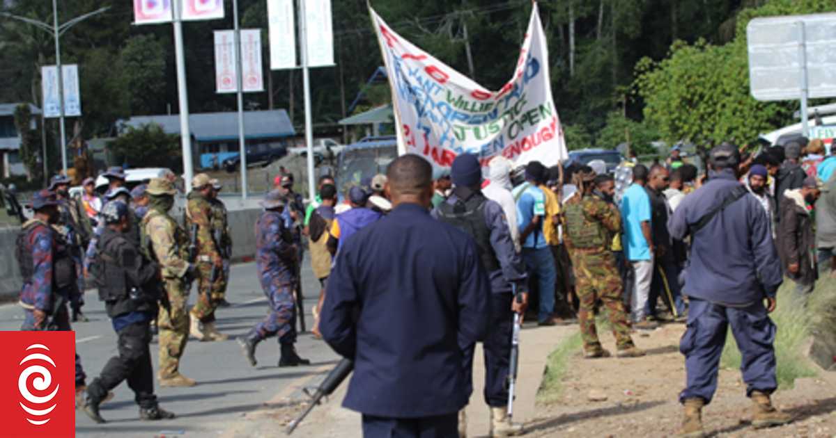 Angry PNG police families demand death penalty for cop killers | RNZ News