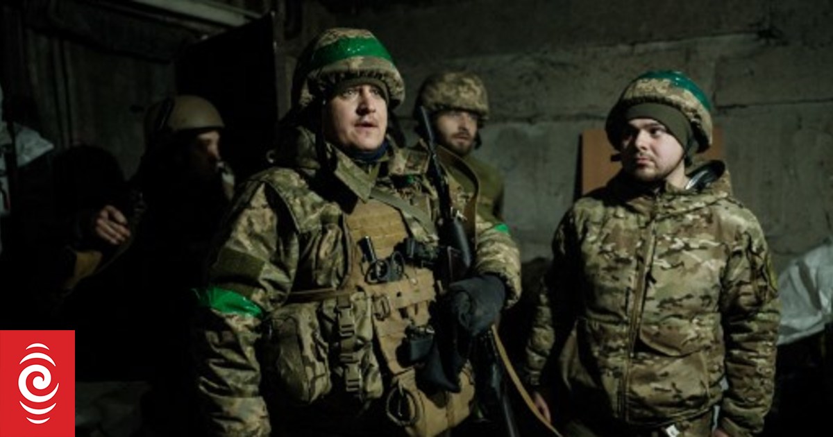 Ukrainian troops holding Bakhmut line demand weapons as world powers ...