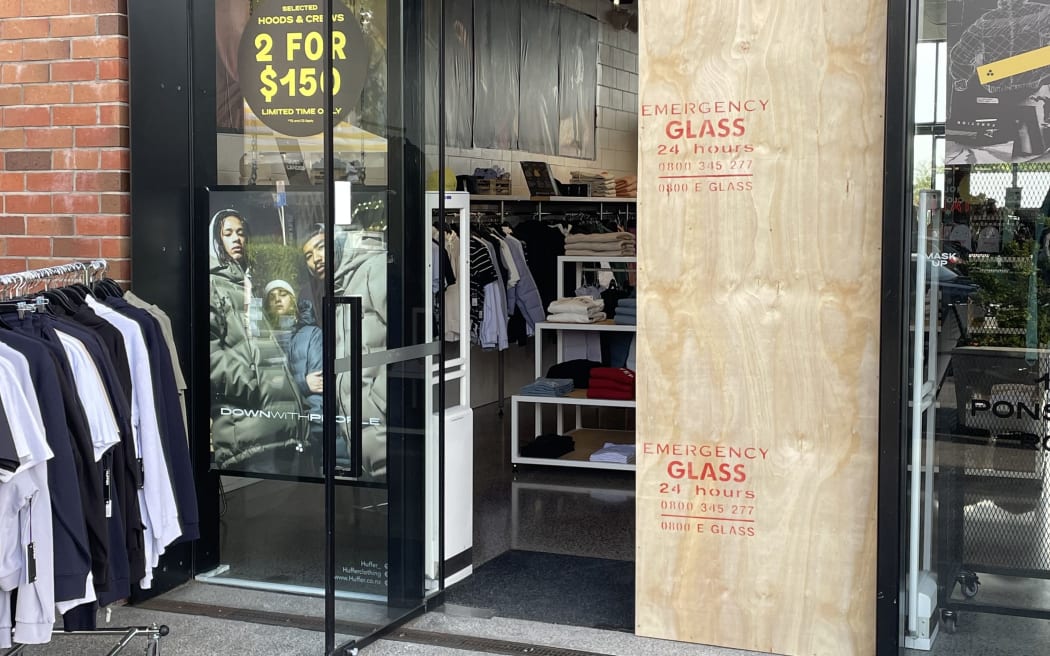 400% increase in ram raids, few prosecutions - police data | RNZ News