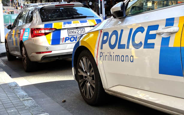 'Monks' target shoppers, demanding money for bracelets and trinkets | RNZ