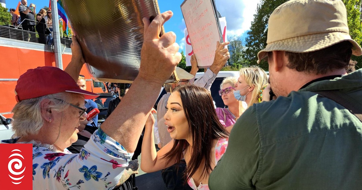 Photo essay: How the Posie Parker rally unravelled in Auckland | RNZ News
