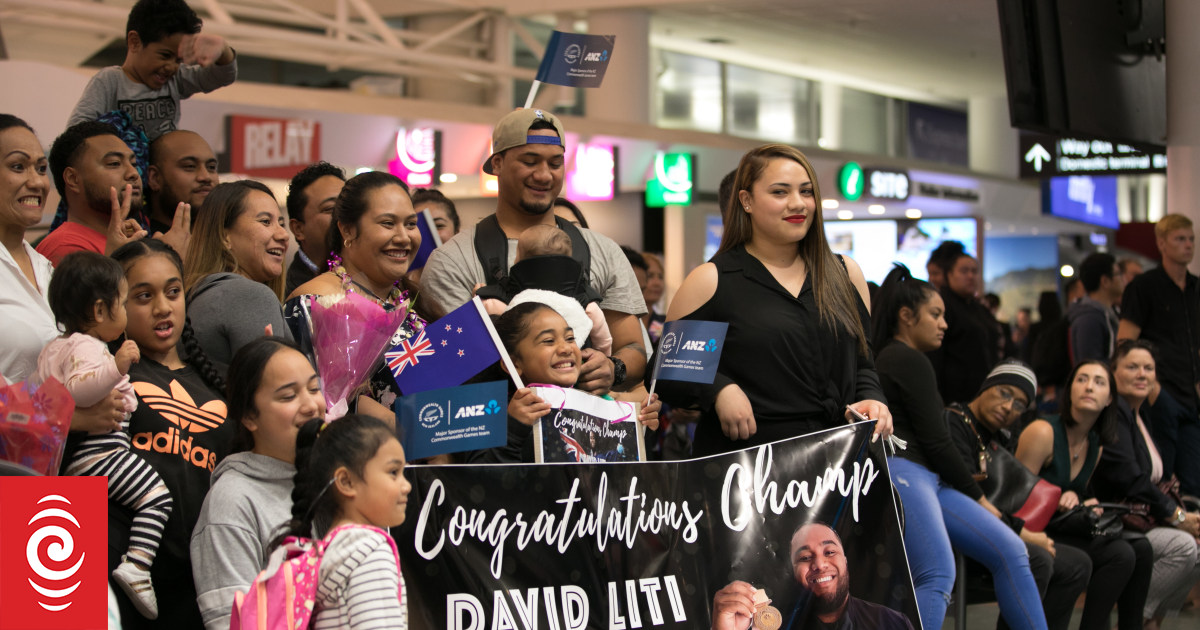 NZ Commonwealth team welcomed home with cheers and haka | RNZ News