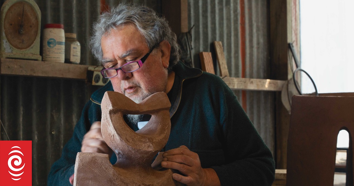 Tokomaru Bay’s Māori clay art pioneer Baye Riddell | RNZ