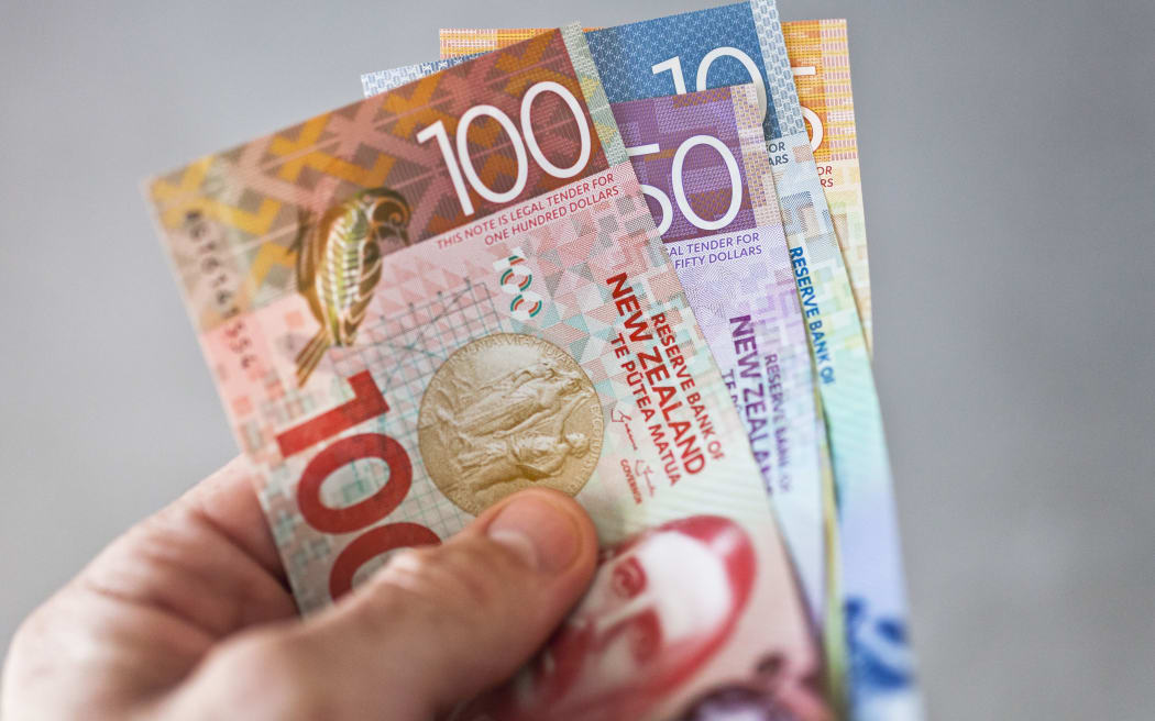 Reserve Bank still consulting on the future of cash | RNZ News