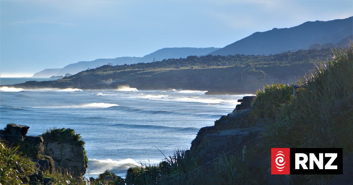 Council carpark made sea erosion worse at Cobden – NIWA scientist | RNZ