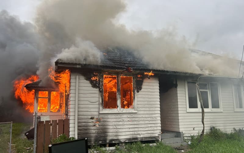 House on fire in Auckland's Ōtara | RNZ