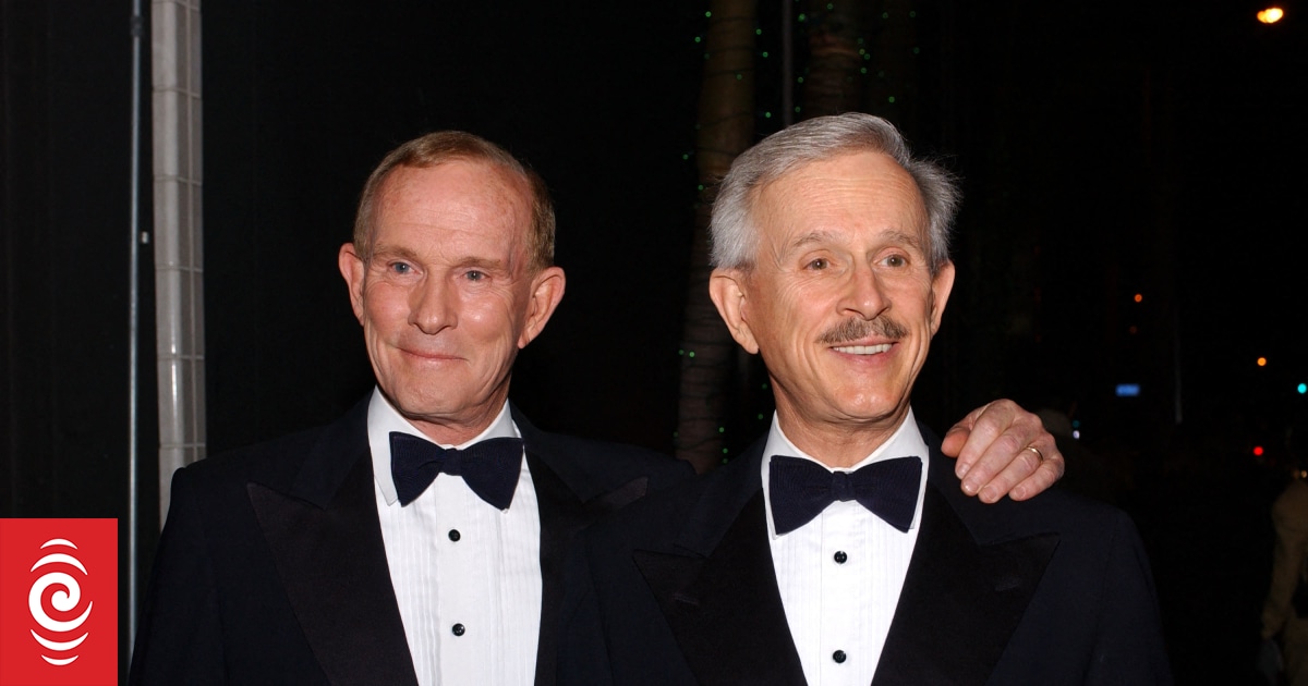 Tom Smothers, half of American comedy duo the Smothers Brothers, dies ...