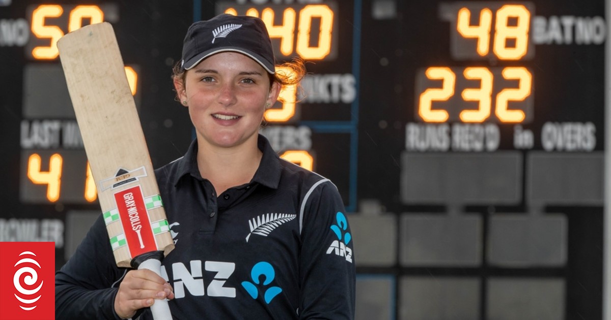 Amelia Kerr sets world record in ODI cricket | RNZ News