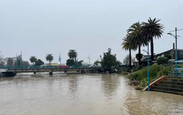 Wild weather: Power outages, road closures and heavy snowfall | RNZ