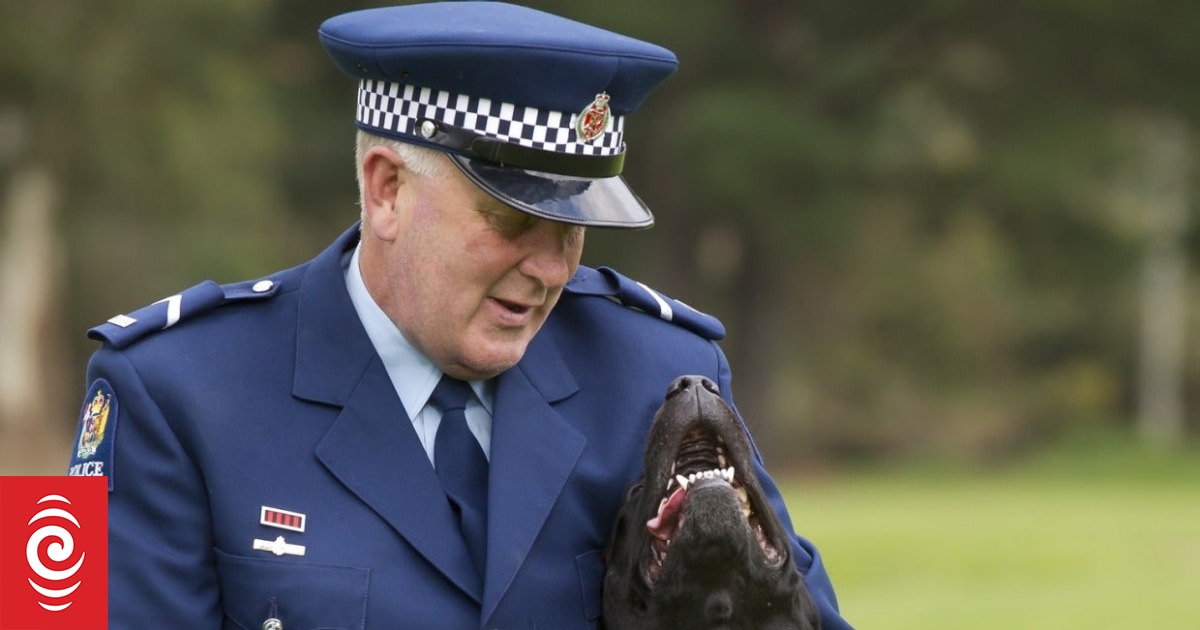 Celebrated police dog handler Bruce Lamb dies while hunting | RNZ News