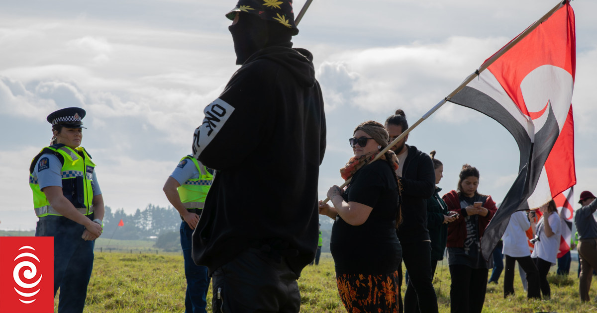 Battle for Ihumātao: Balance shifts as 300 protesters outnumber 100 ...