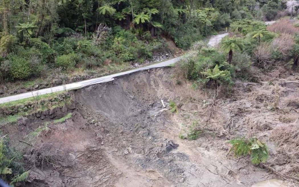 SH4 to close for five days for roadworks | RNZ News