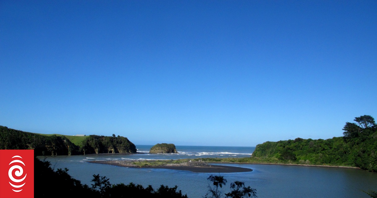 Taranaki rivers all fail E coli long-term water monitoring tests | RNZ News